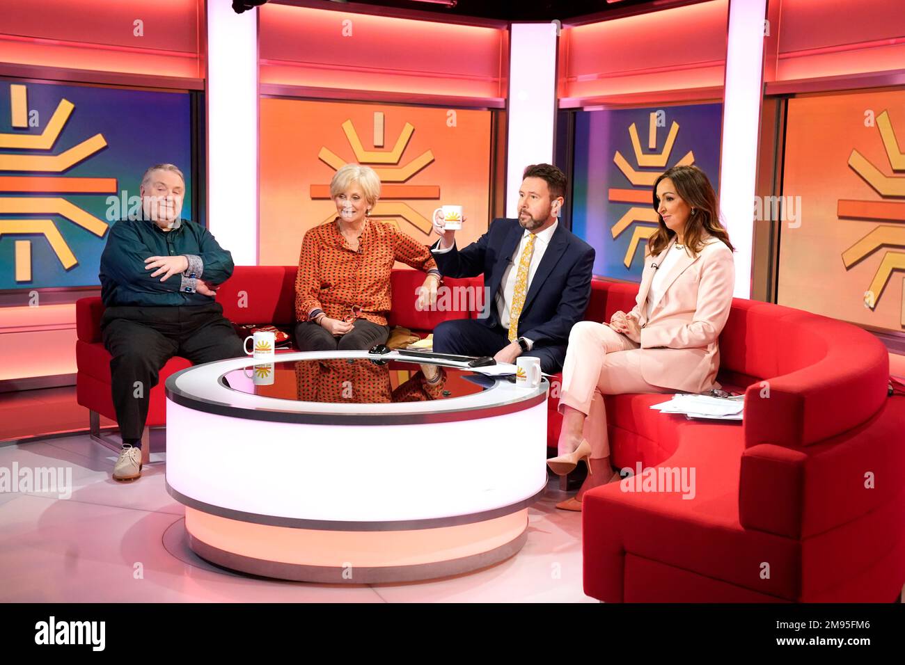 (Von links nach rechts) Astrologe Russell Grant, ehemalige Moderatorin ...