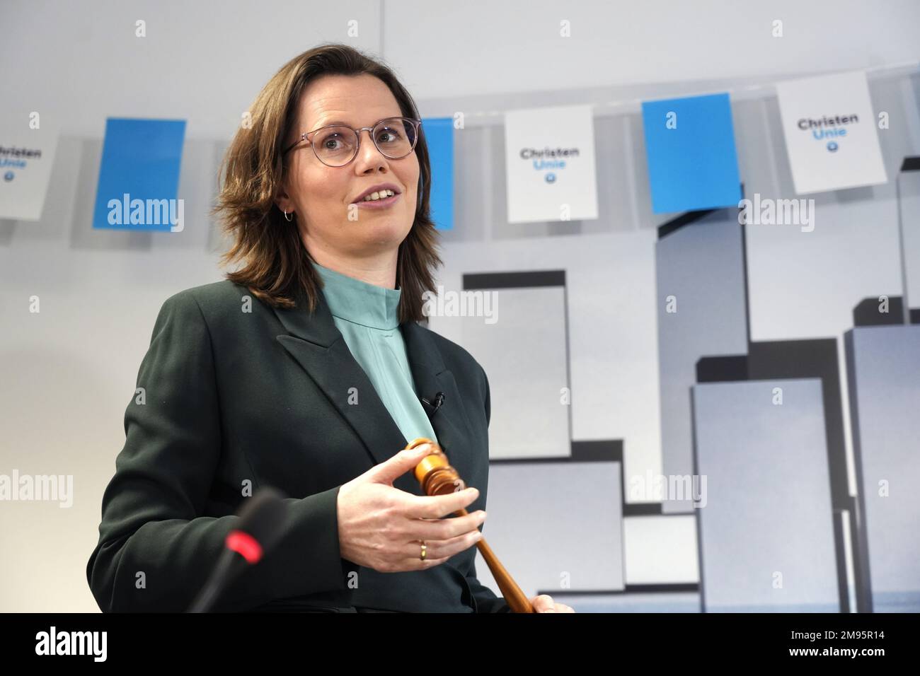 DEN HAAG - Mirjam Bikker übernahm offiziell den Vorsitz der ...