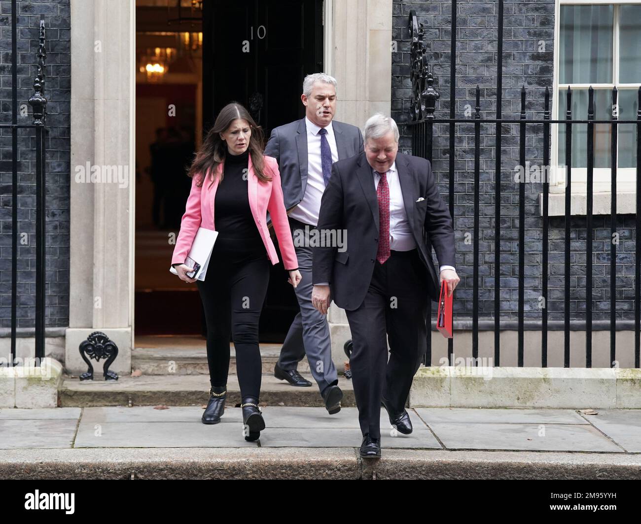 (Von links nach rechts) Kulturministerin Michelle Donelan, Gesundheits ...