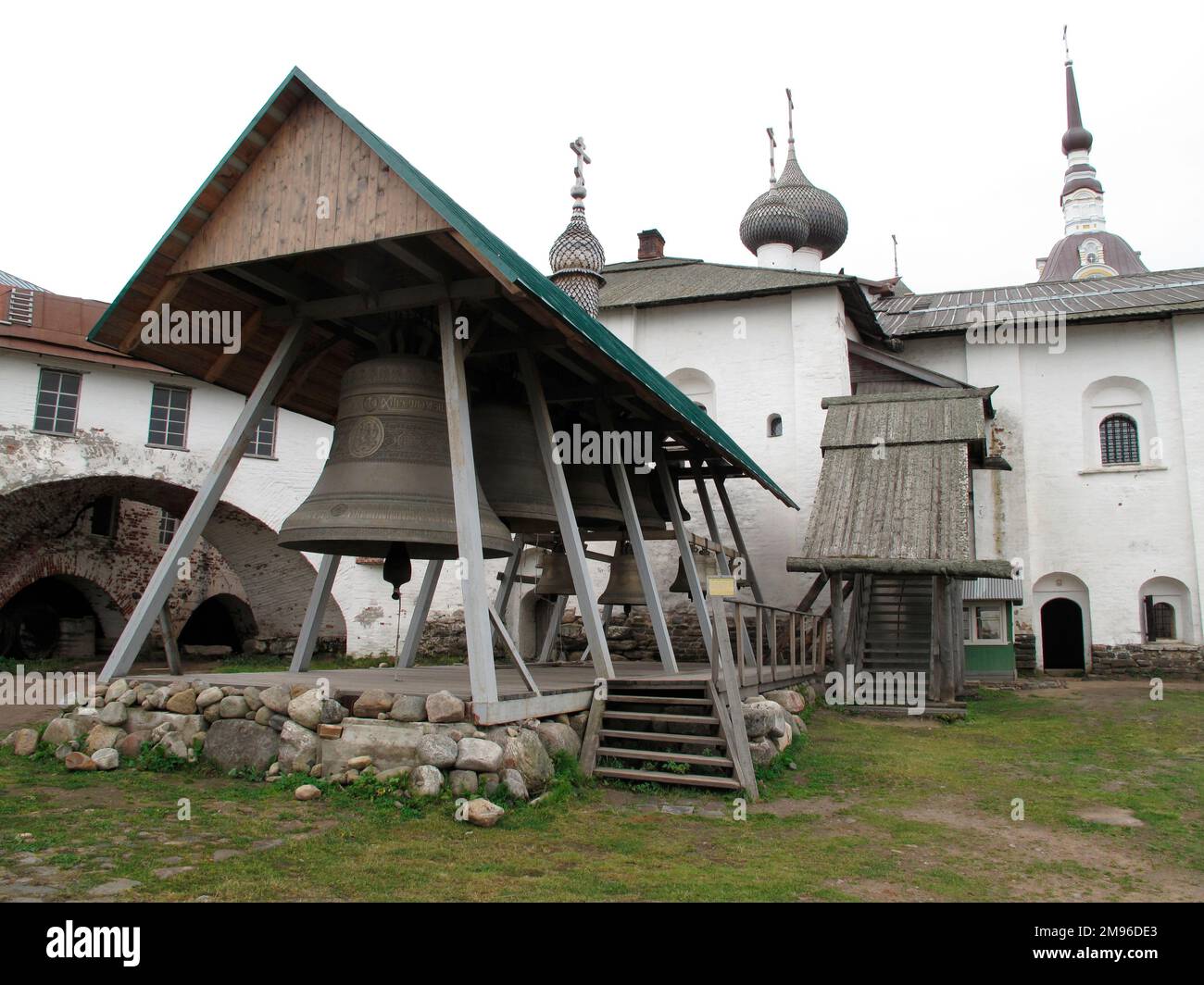Historisches solovetsky kloster mit riesiger glocke -Fotos und ...
