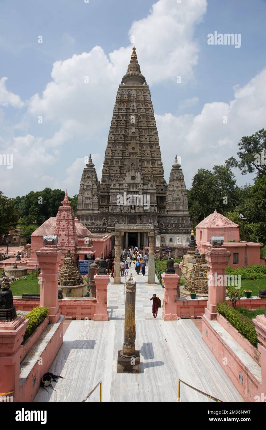 Pyramide temple -Fotos und -Bildmaterial in hoher Auflösung – Alamy