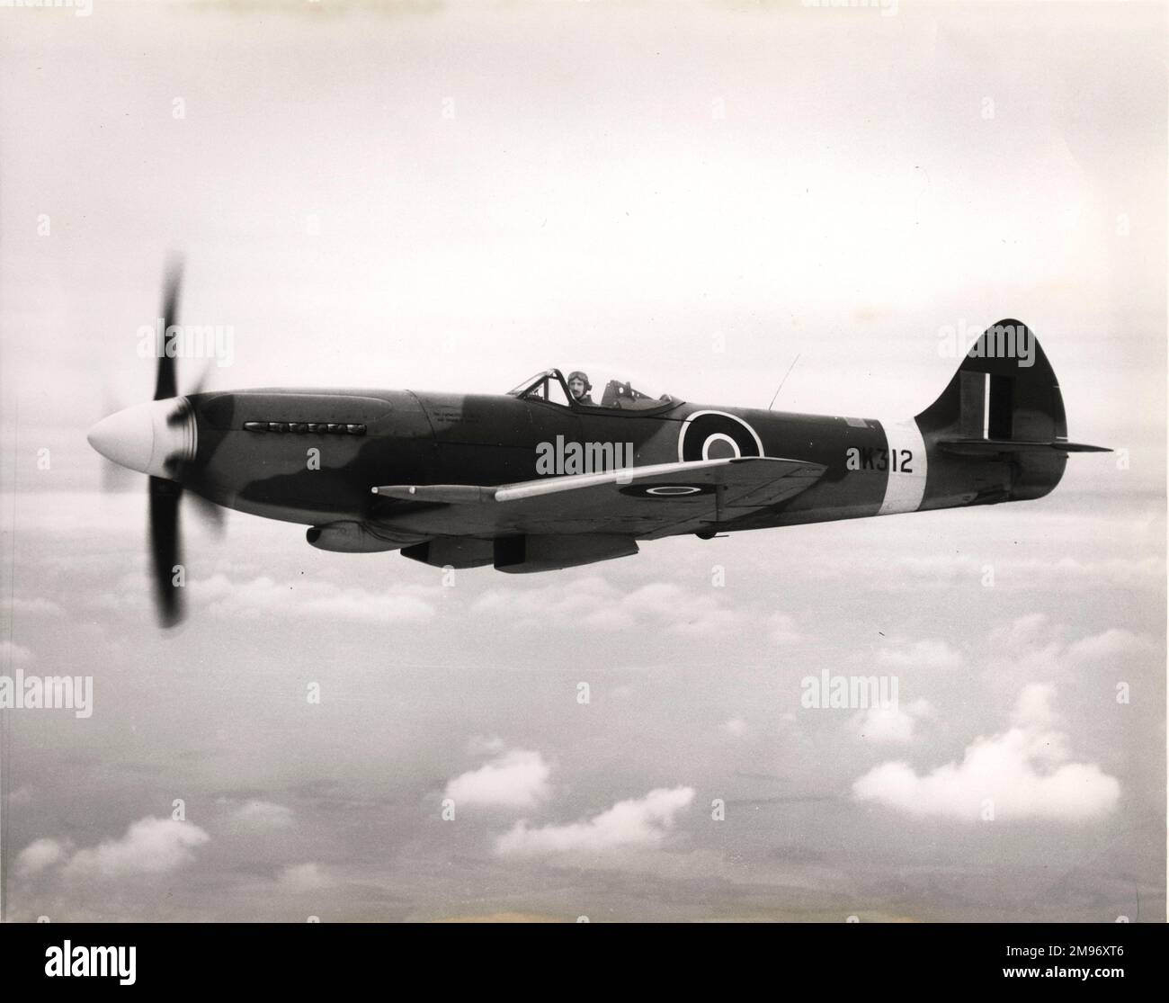 Supermarine spitfire f 22 -Fotos und -Bildmaterial in hoher Auflösung ...