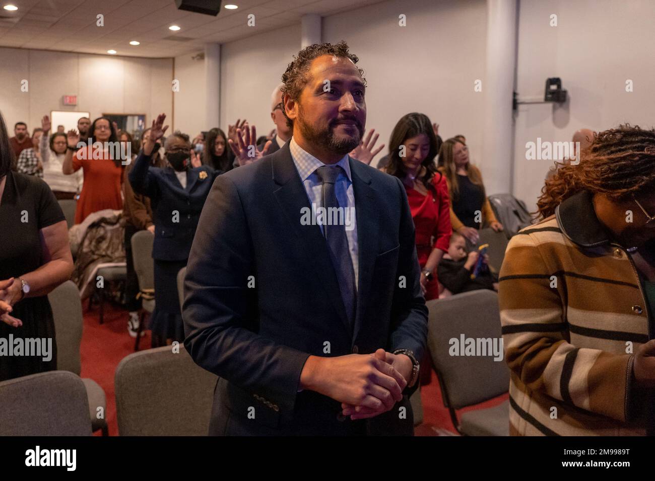 New Yorker Außenminister Robert J. Rodriguez besucht die Gottesdienste ...