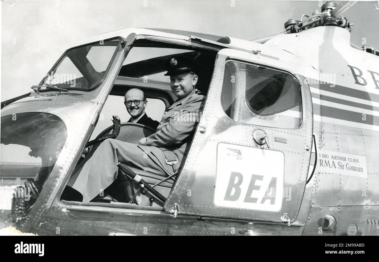 Robert Herbert Whitby, 1917-2015, links, im Cockpit von Bristol Mk 3A ...
