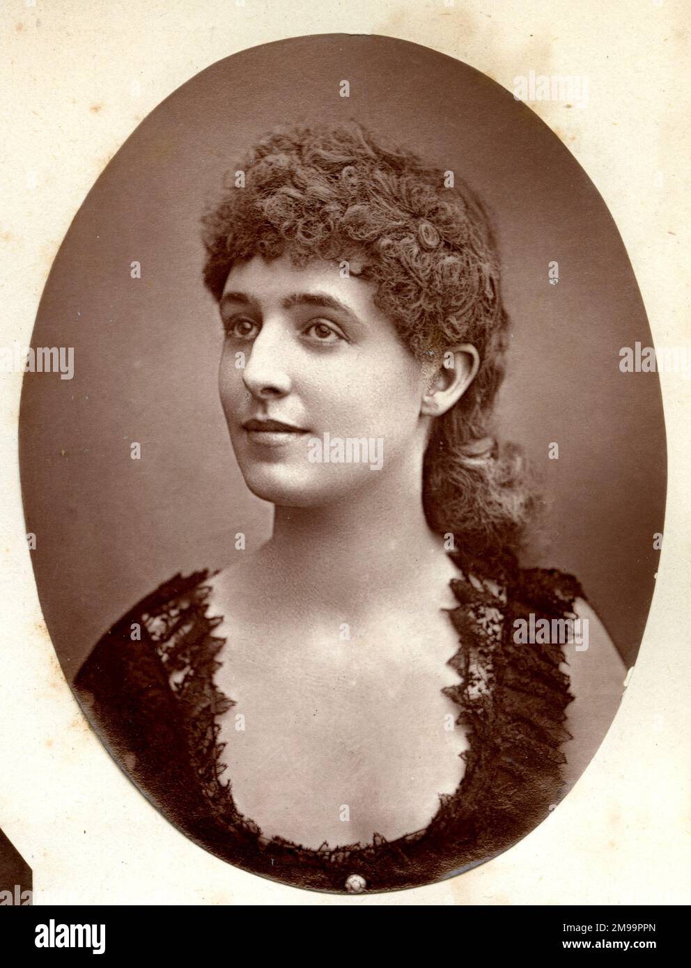 Elegante schauspielerin -Fotos und -Bildmaterial in hoher Auflösung – Alamy