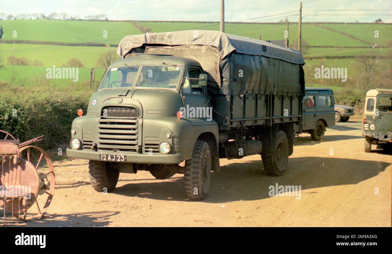 RAF Halton-Auszubildende treten im 1977. märz im Ten Tors-Cross-Country ...