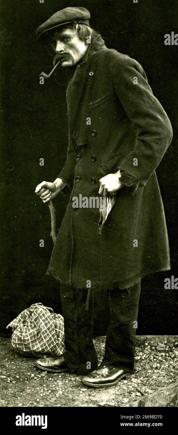 An old man smoking a pipe -Fotos und -Bildmaterial in hoher Auflösung ...