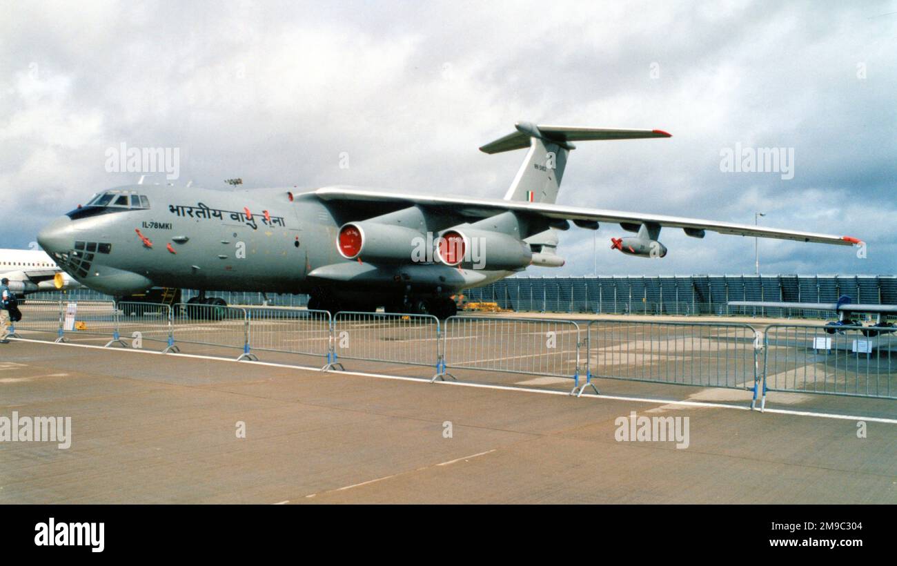 Ilyushin il 78 indian air force -Fotos und -Bildmaterial in hoher ...