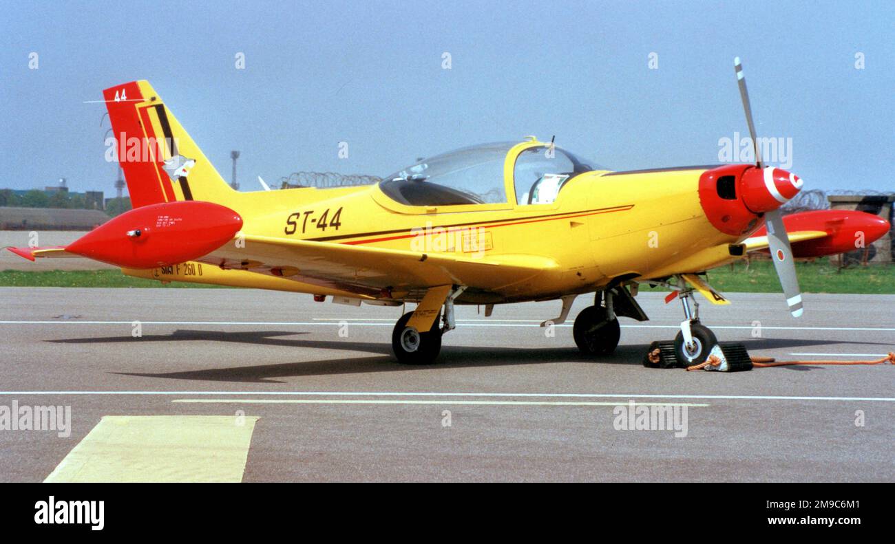 Force aerienne belge - Siai-Marchetti SF.260M ST-44 (msn 844). (Force ...