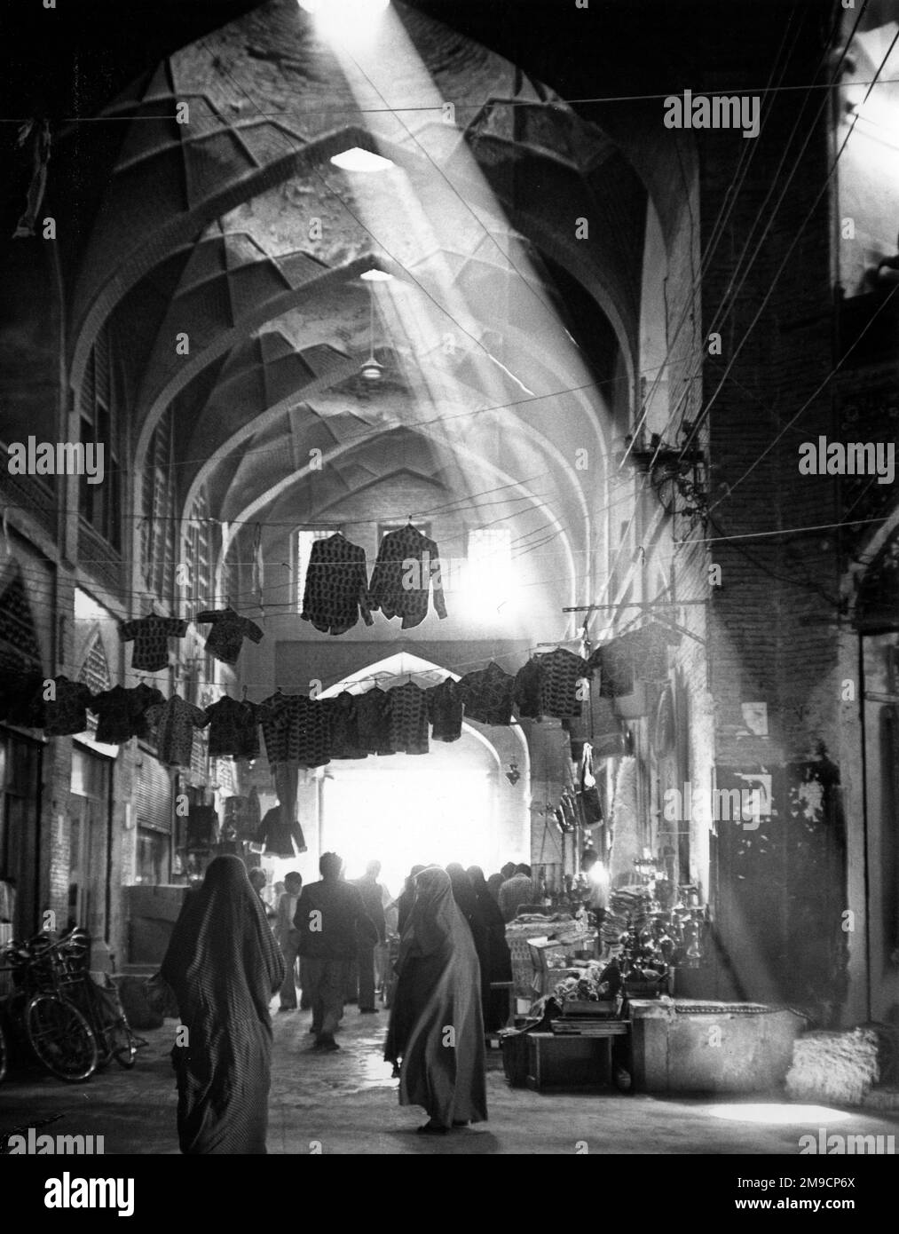 Der Basar aus dem 17. Jahrhundert in Isfahan, Iran - erleuchtet von ...