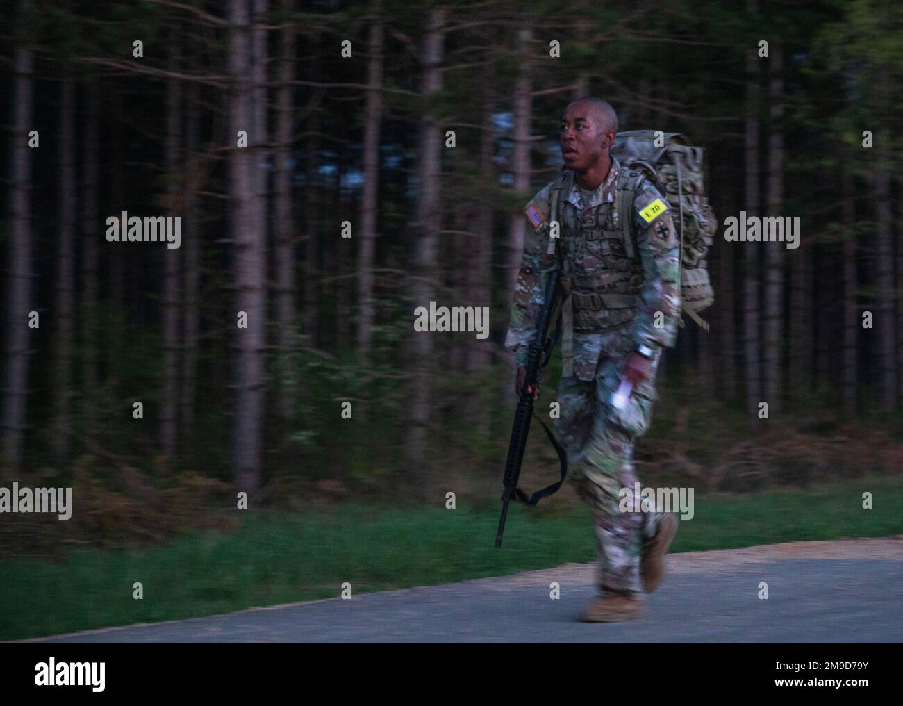 USA Army Reserve PFC. Jordan Watson von der 332. Medical Brigade drängt ...