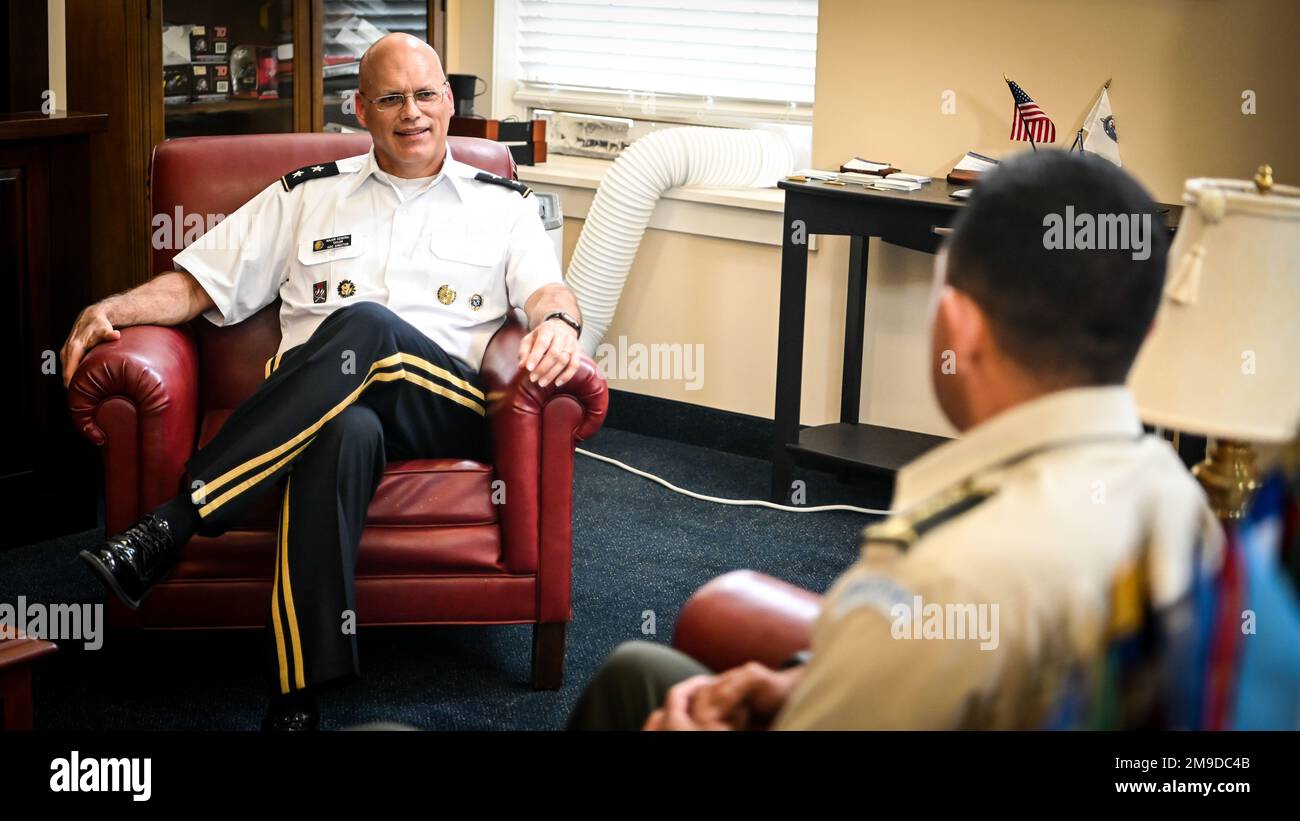 Inter-American Defense College Leadership begrüßt Colonel Pablo De Leon ...