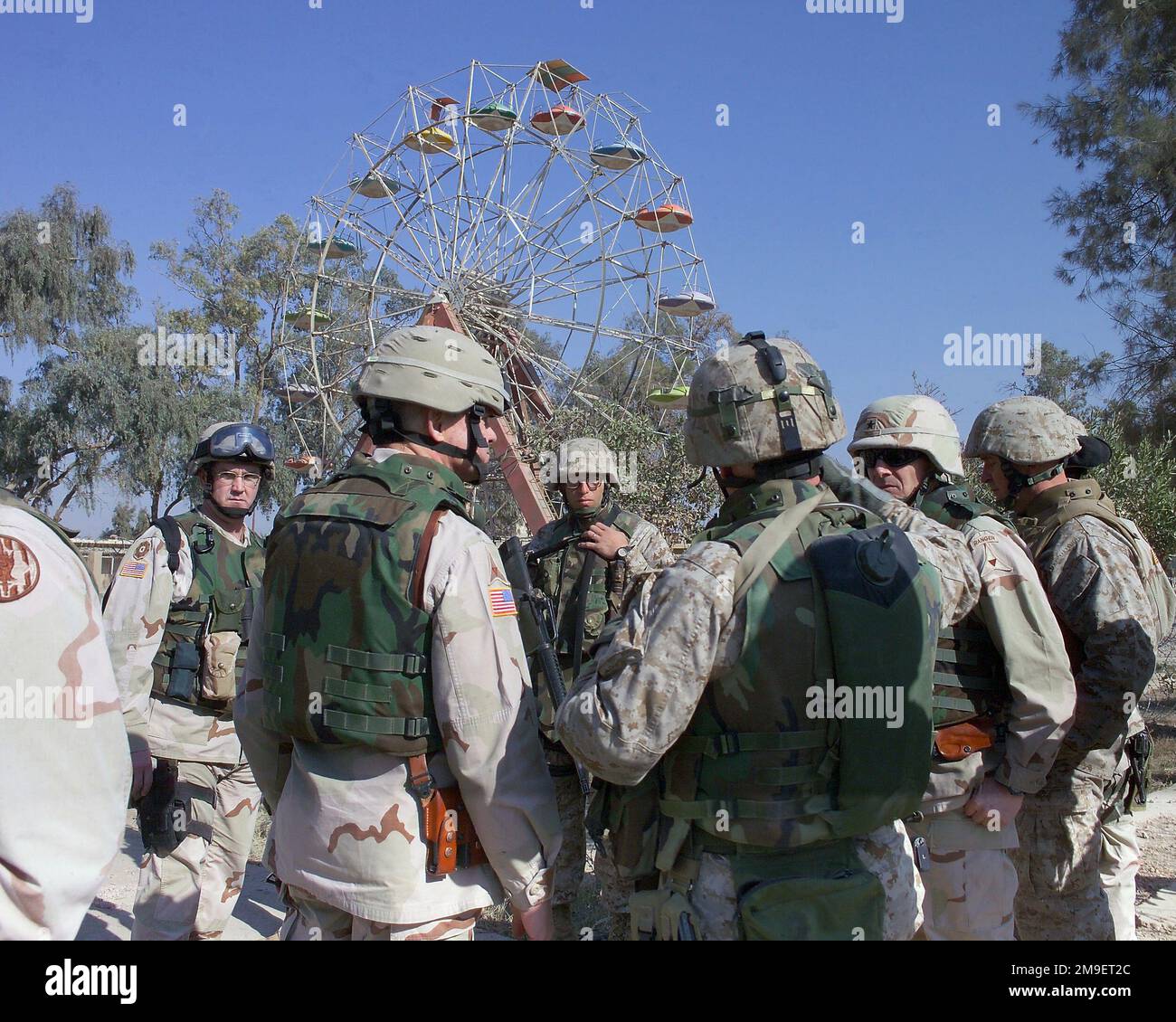 041207-M-2583M-031. [Complete] Bildunterschrift: USA Lieutenant der ...