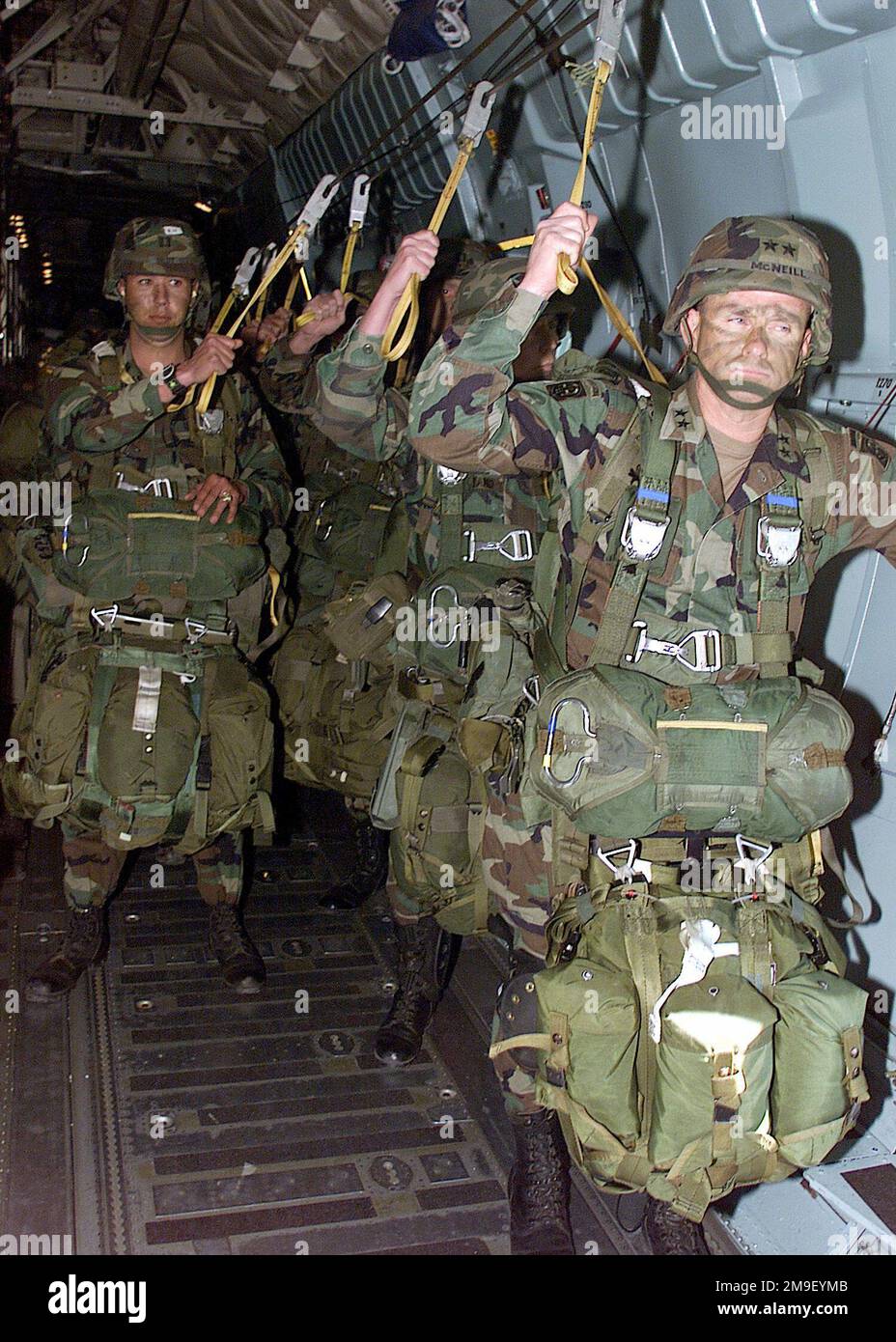 Mittlere Aufnahme, rechte Vorderansicht, Major General Dan K. McNeill ...