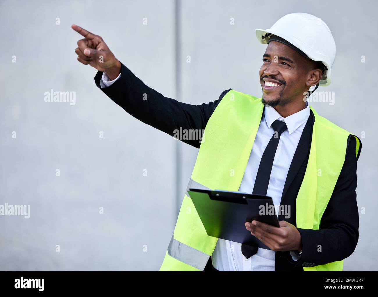 Das werde ich als Nächstes überprüfen. Ein junger Bauarbeiter auf der ...