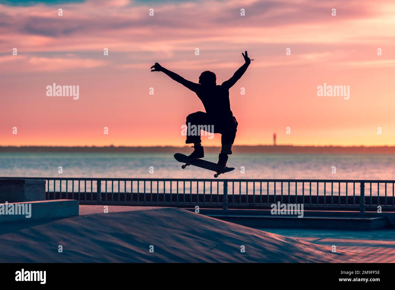 Scooter tricks -Fotos und -Bildmaterial in hoher Auflösung – Alamy