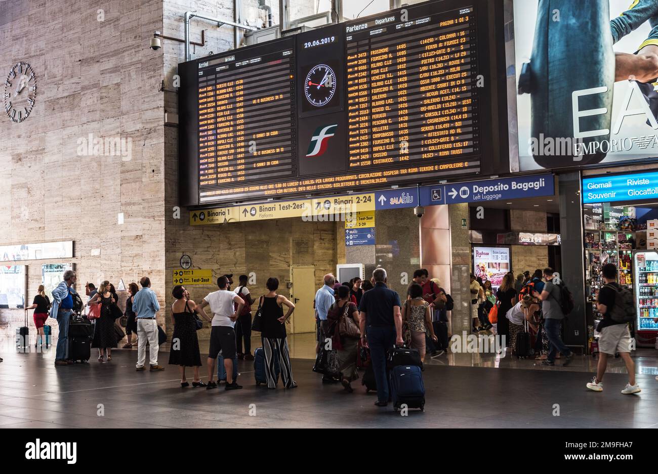 ROM, ITALIEN - 29. JUNI 2019: BAHNHOF ROMA TERMINI IN ROM. Termini ist ...