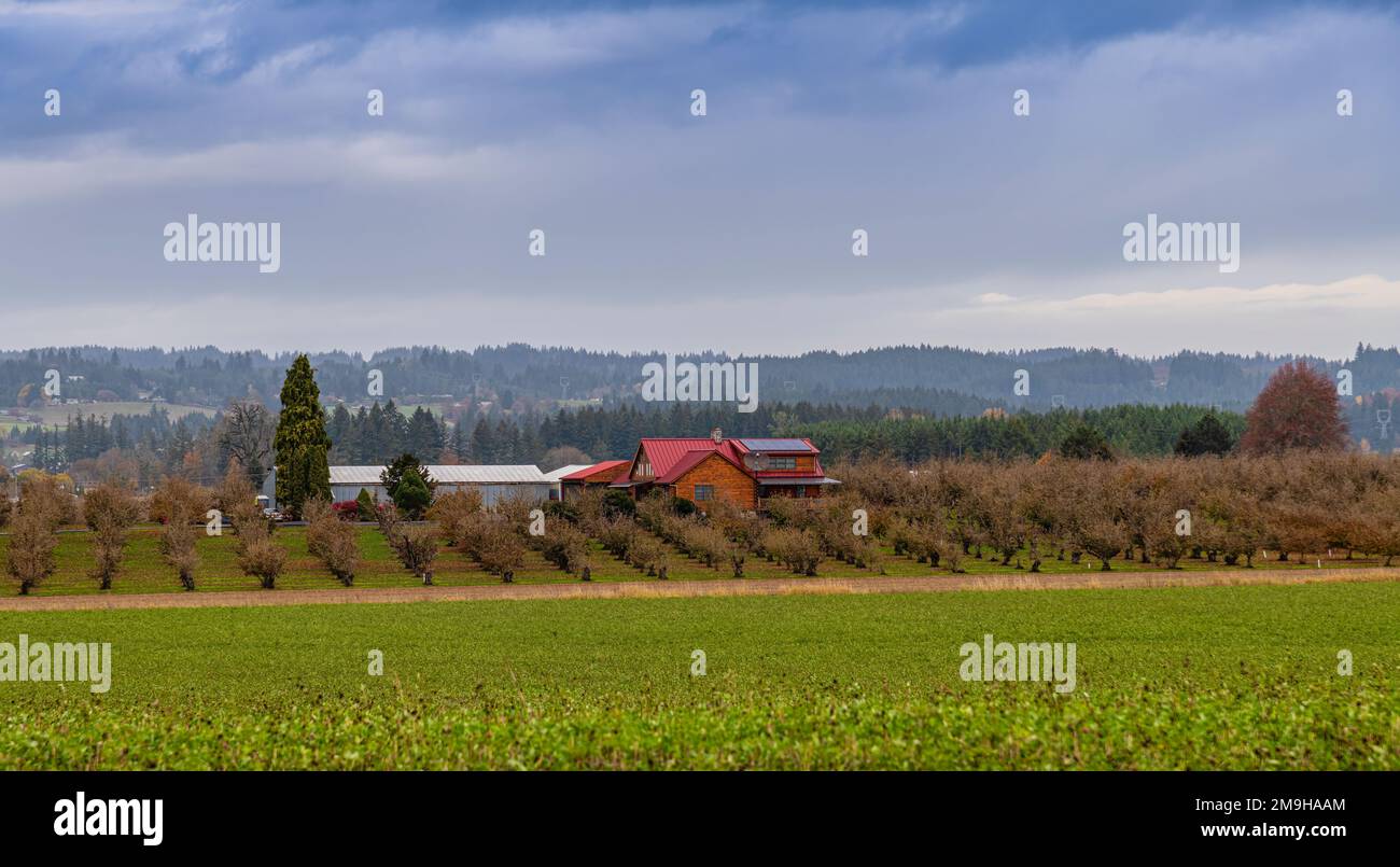 Orchard farm -Fotos und -Bildmaterial in hoher Auflösung – Alamy
