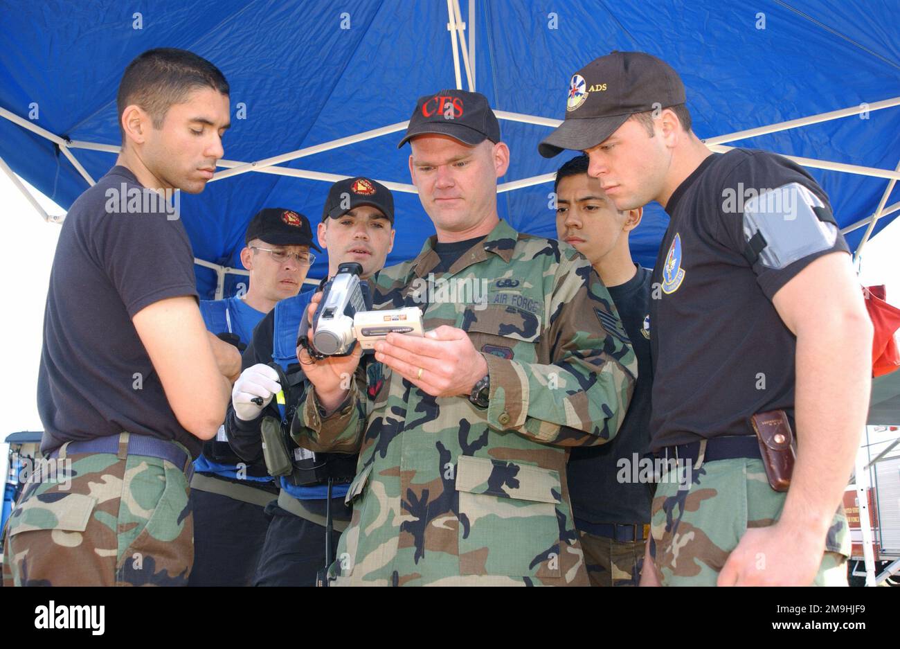 020402-F-8833H-160. [Complete] Bildunterschrift: US Air Force (USAF ...