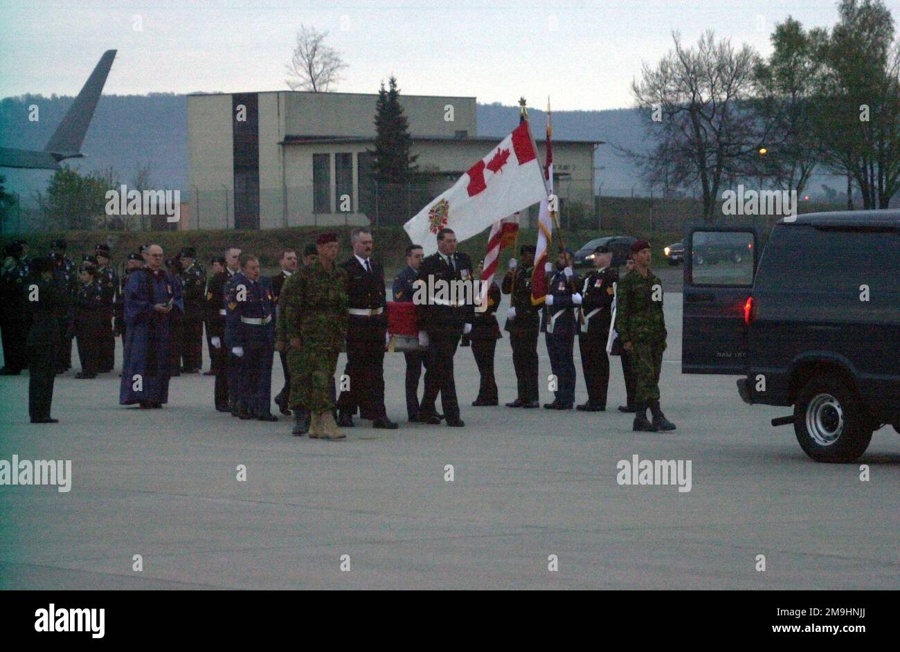 Auf dem Luftwaffenstützpunkt Ramstein, Deutschland, werden vier CAF ...