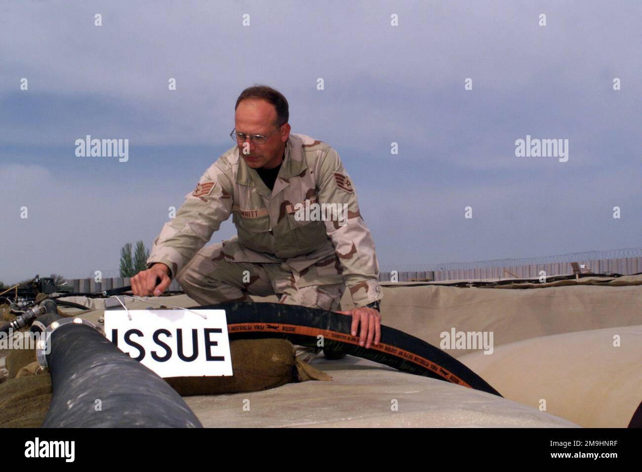 STAFF Sergeant (SSGT) Timothy Whitt, BRENNSTOFFSPEZIALIST für das 376 ...