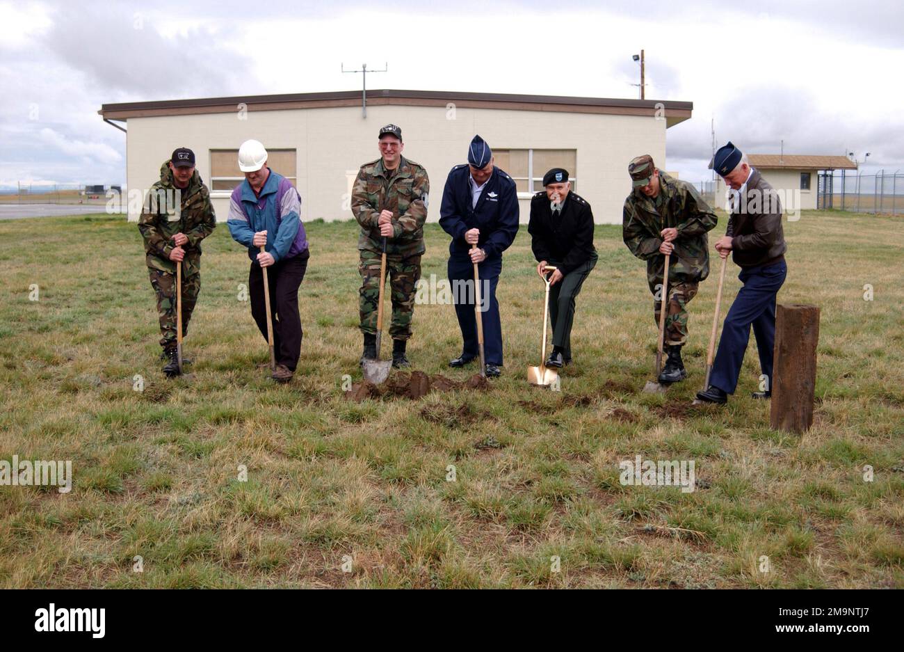 030414-F-3378P-012. [Complete] Bildunterschrift: Ausgewählte ...