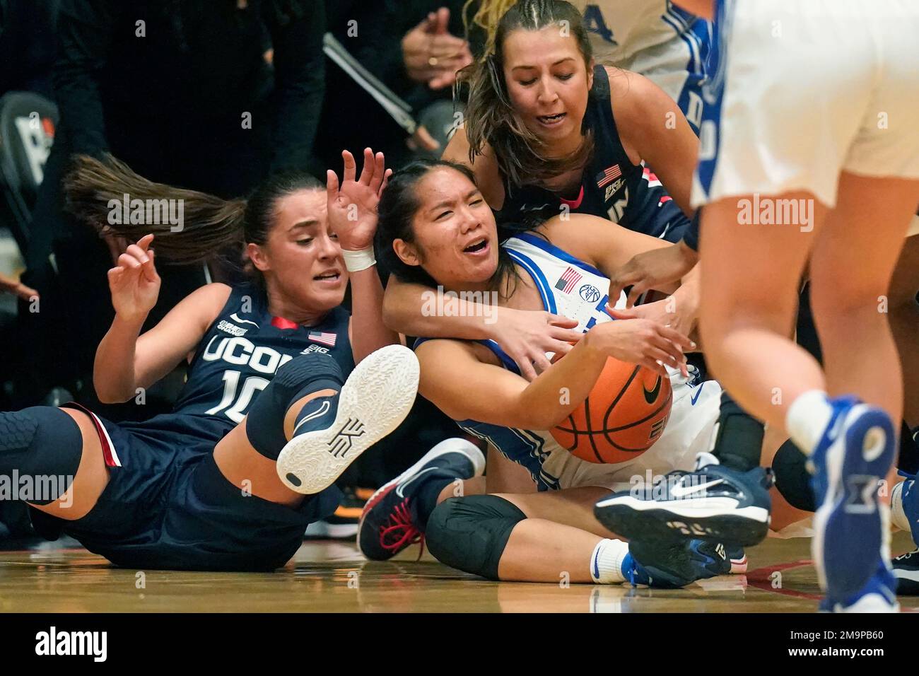Duke guard Vanessa de Jesus, center, battles for the ball against ...