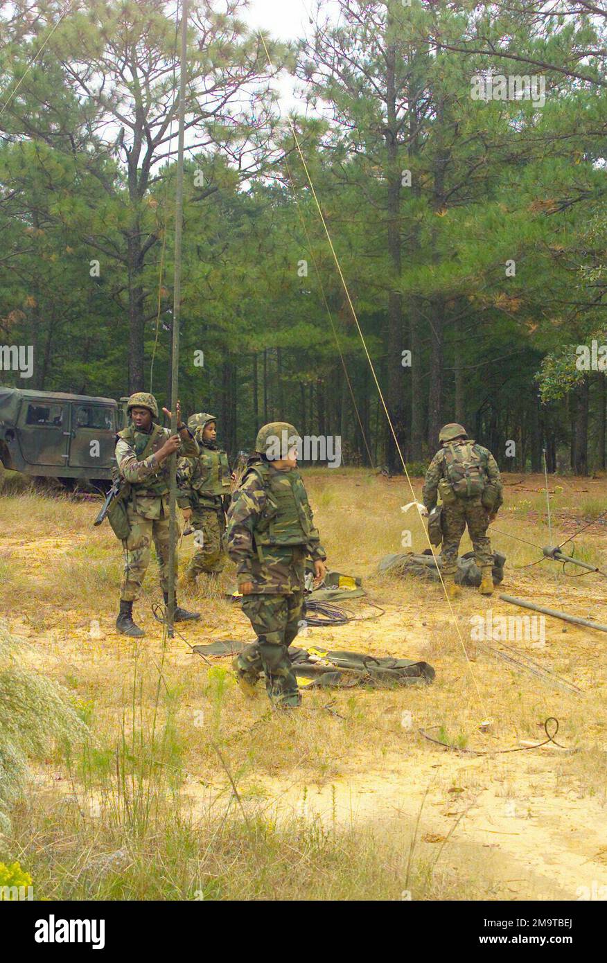 031015-M-9382M-029. Das Personal des US Marine Corps (USMC) der 10 ...