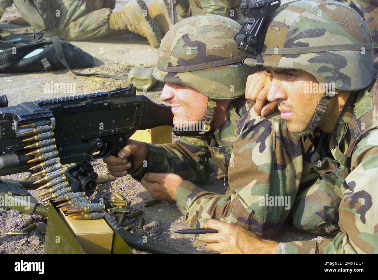 031015-M-9382M-052. Mitglieder DES US Marine Corps (USMC) der 10 ...