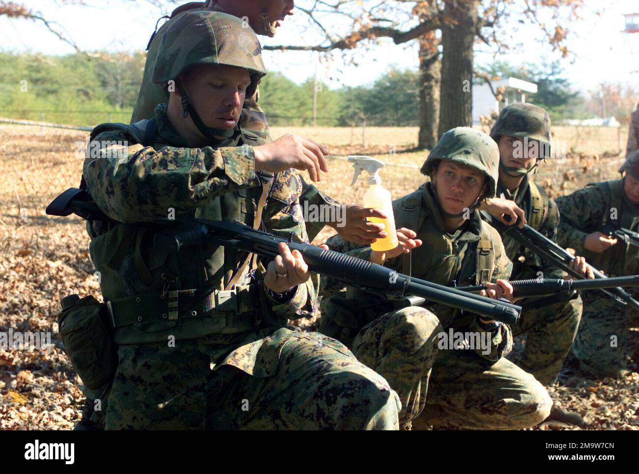 031107-M-6515T-054. MARINES des US Marine Corps (USMC), die den Kurs ...