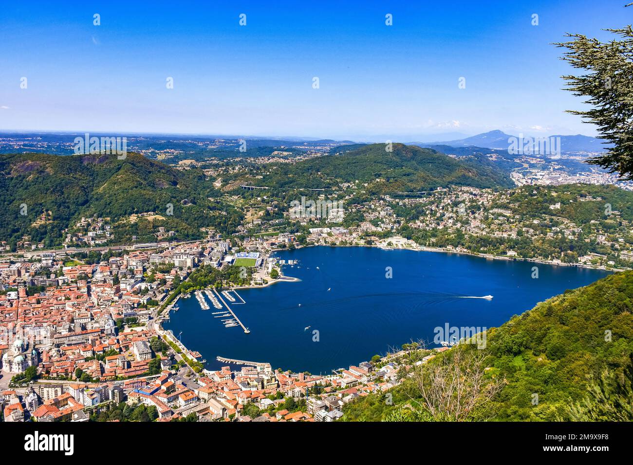Blick auf die Standseilbahn Como Brunate am Comer See, Norditalien ...