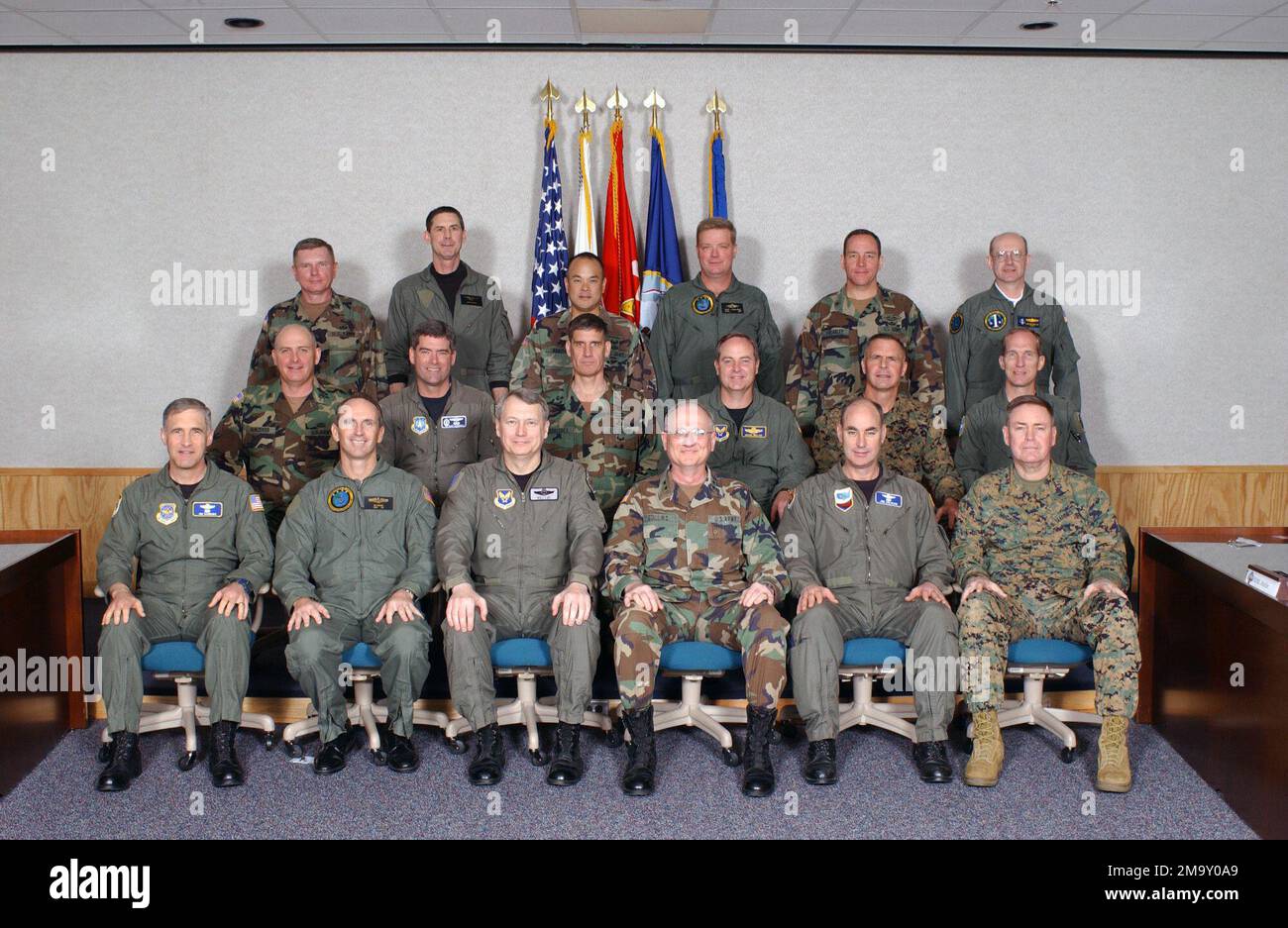 040514-F-2522R-001. [Complete] Scene Caption: In der ersten Reihe ...