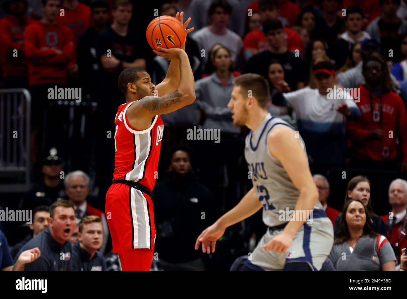 Ohio State guard Roddy Gayle, left, goes up for a shot in front of ...