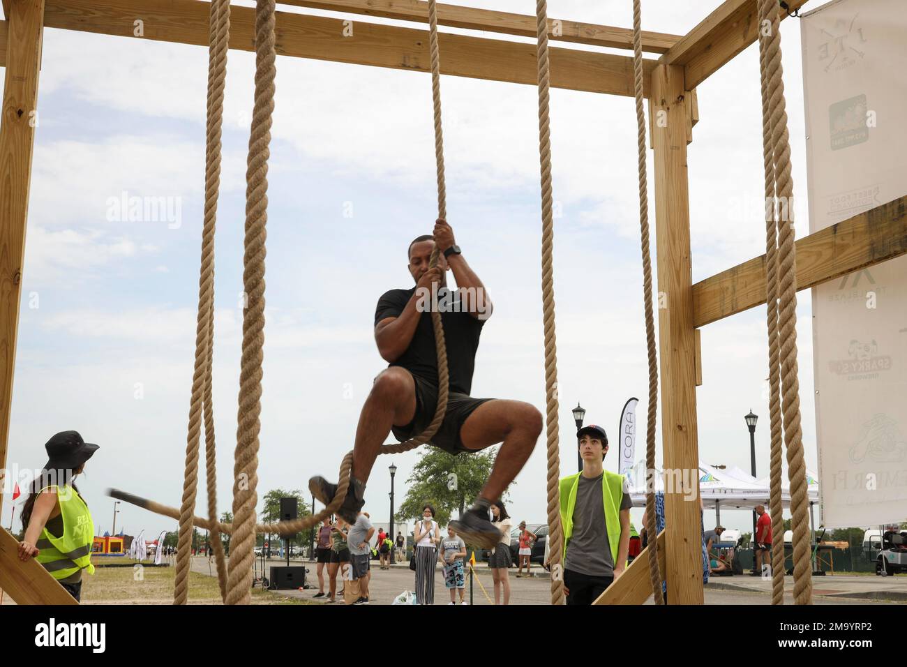 USA Marine Corps Sgt. Richmond Hardge, ein Rekrutierer der Recruiting ...