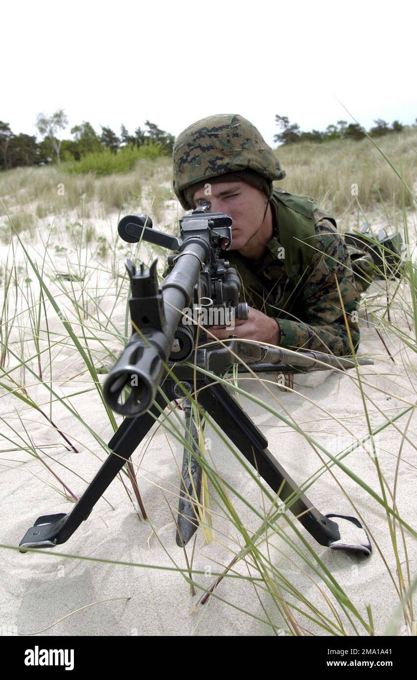 040609-N-1823S-192. [Complete] Bildunterschrift: US Marine Corps (USMC ...
