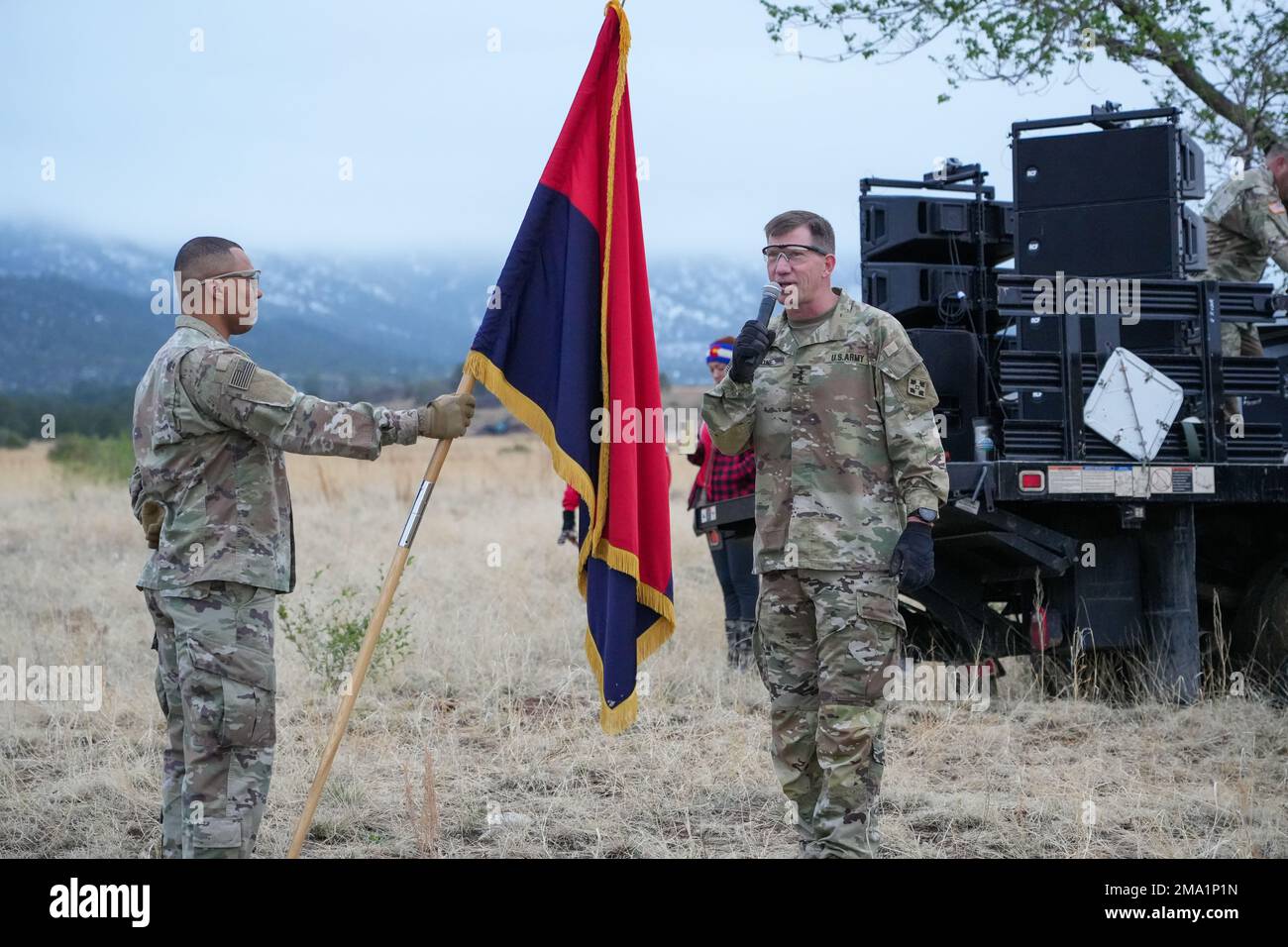 Generalmajor David Hodne, Commander, 4. Infanterieabteilung, spricht ...