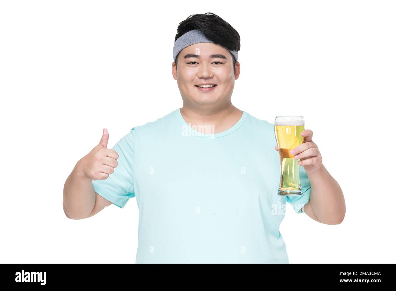 Bierbauch junger mann -Fotos und -Bildmaterial in hoher Auflösung – Alamy