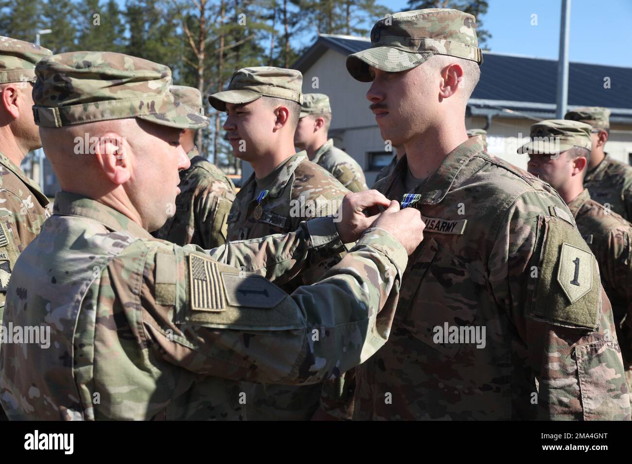 USA Armeekollege Richard J. Ikena Jr., Befehlshaber der 1 ...
