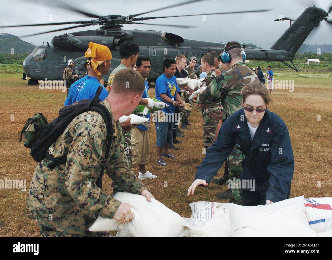 01 official u s navy photo by -Fotos und -Bildmaterial in hoher ...