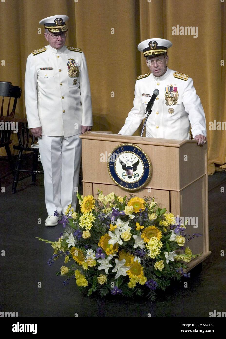 US Navy (USN) Admiral (ADM) Mike Mullen, der zukünftige CHIEF of Naval ...