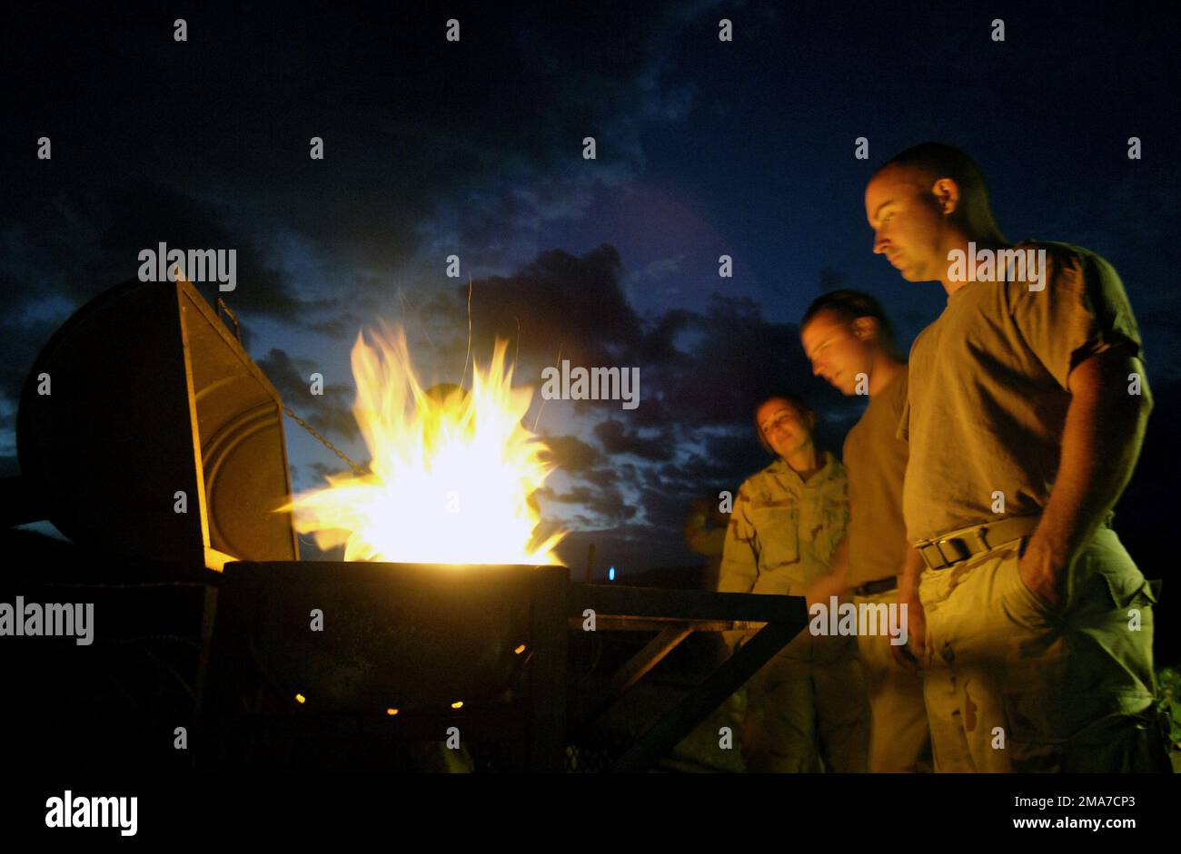 051120-F-7234P-143. [Complete] Bildunterschrift: US Navy (USN) PETTY ...