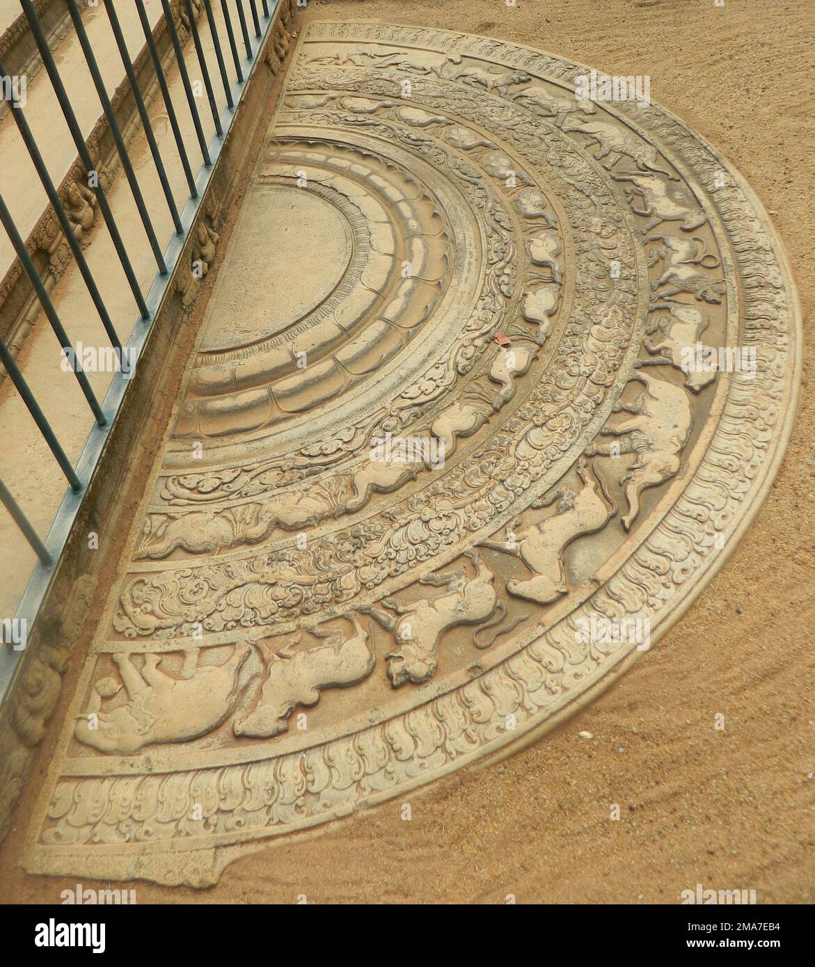 Sandakada Pahana, auch bekannt als Moonstone, ist ein einzigartiges ...