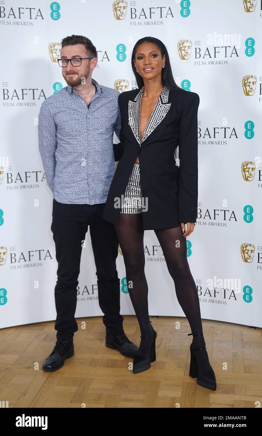 Ali Plumb (links) und Vick Hope während der Nominierungen für die EE ...