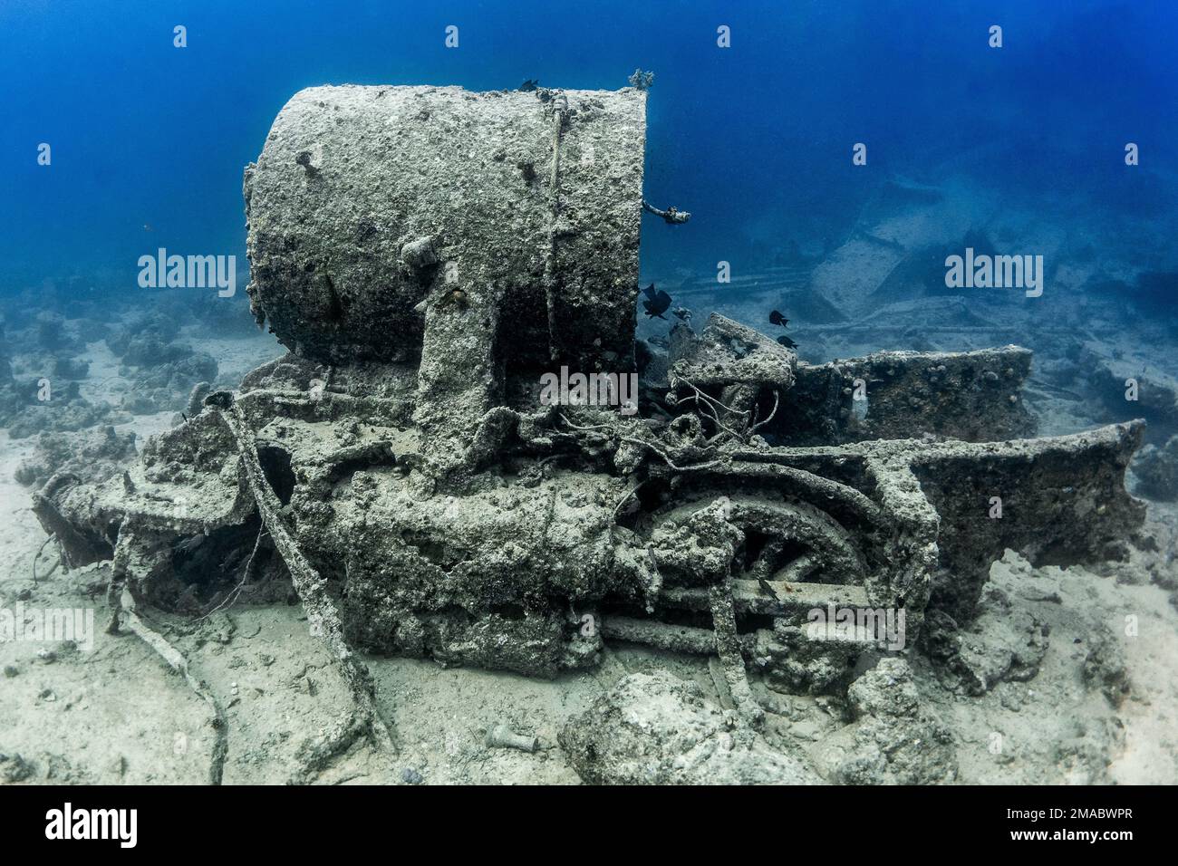 Thistlegorm lokomotive tauchen -Fotos und -Bildmaterial in hoher ...