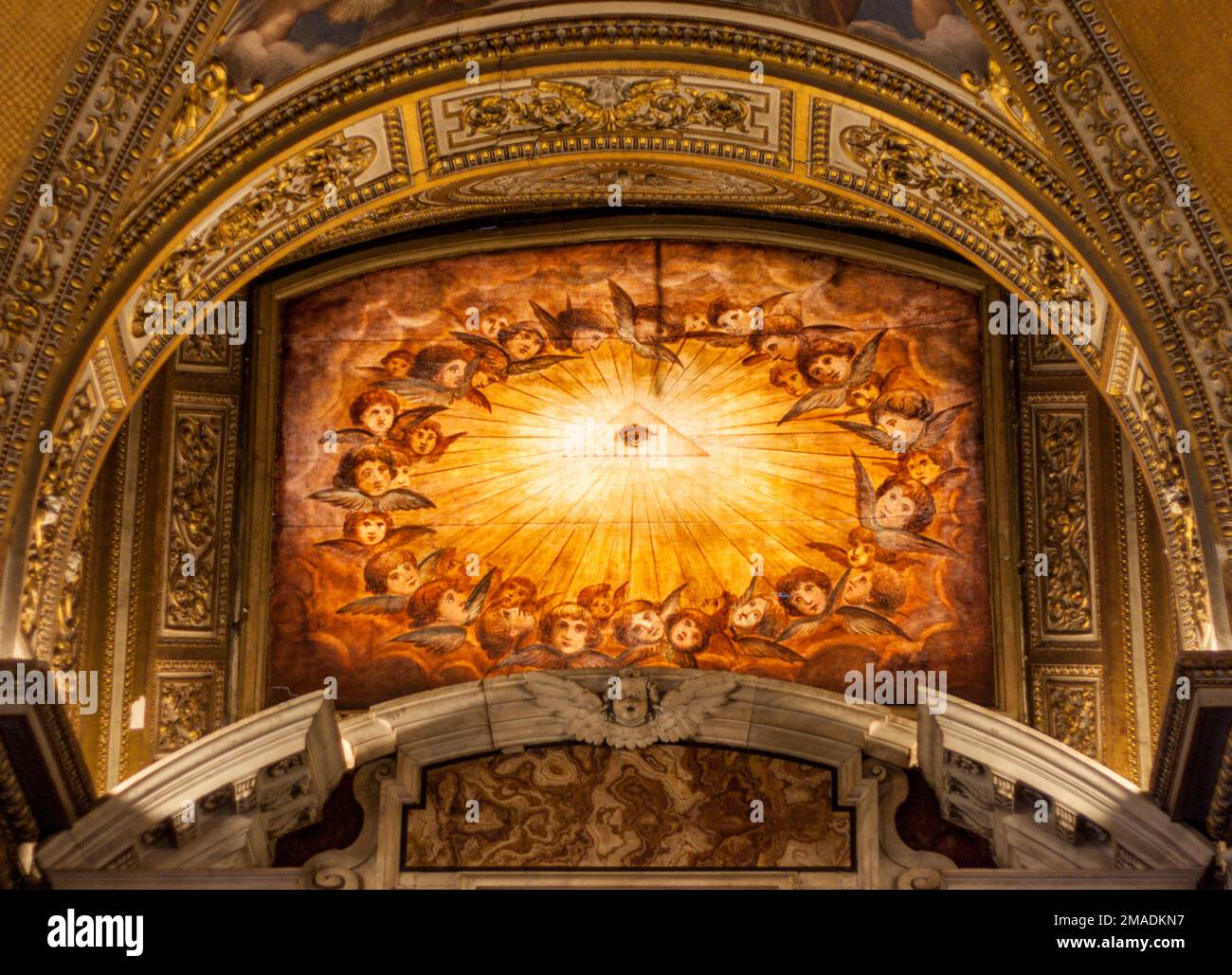 All-See-Auge: Ein Bild eines Auges in einer Pyramide, die Licht ...