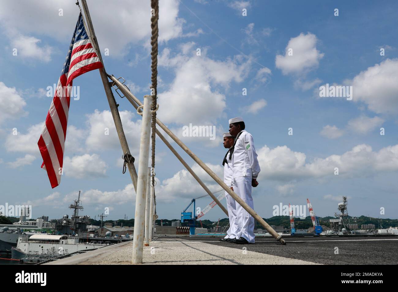 YOKOSUKA, Japan (26. Mai 2022) Airman Chess Blanks, Front, aus ...
