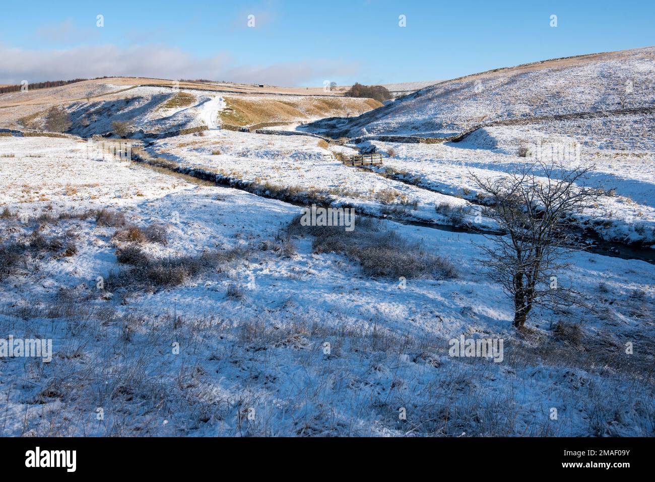 Es gibt zwei Brückenübergänge, an denen Bookil Gill Beck auf Long ...