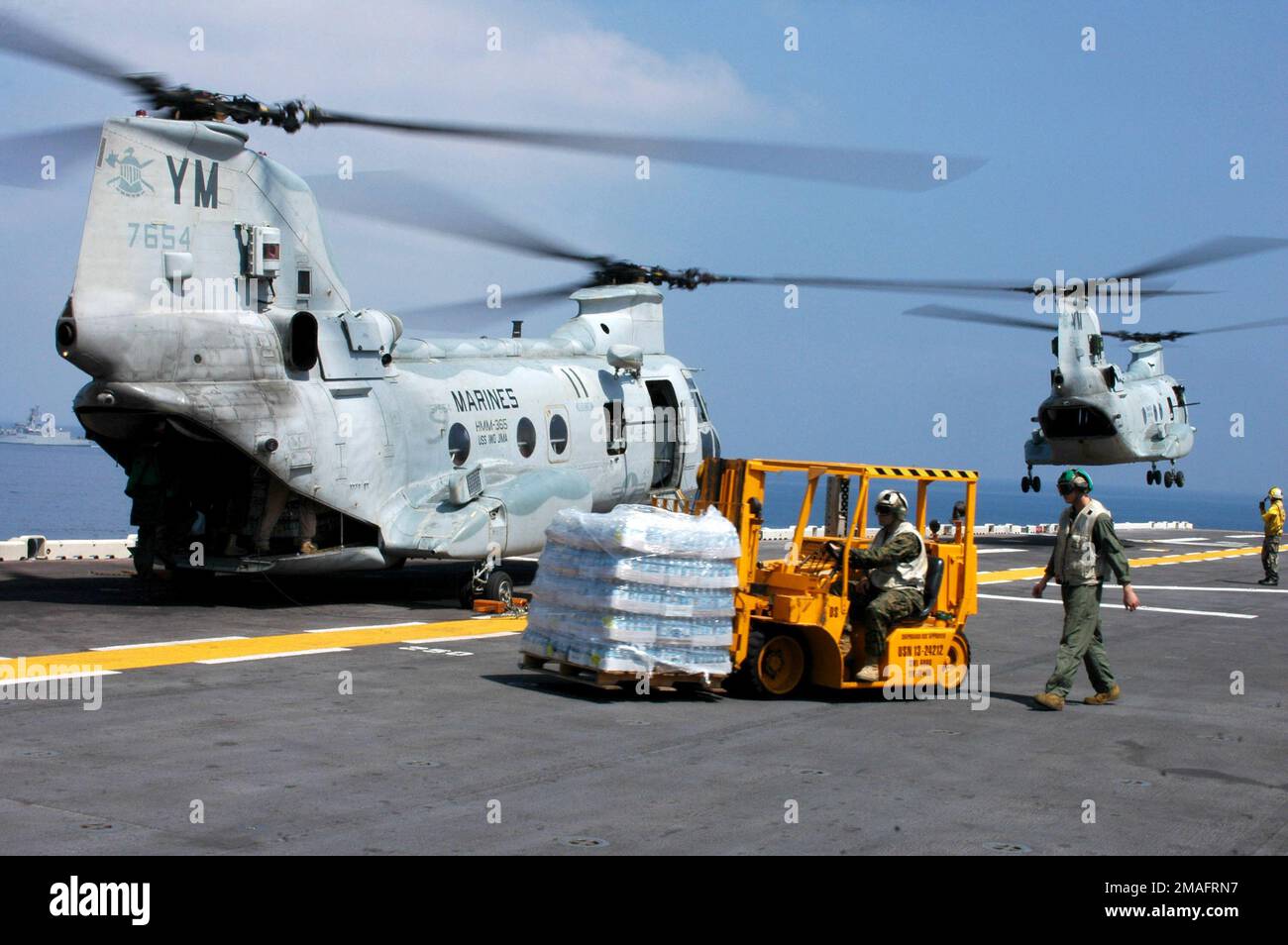 060723-N-4781D-007. [Complete] Szene Caption: US Navy (USN) Combat ...