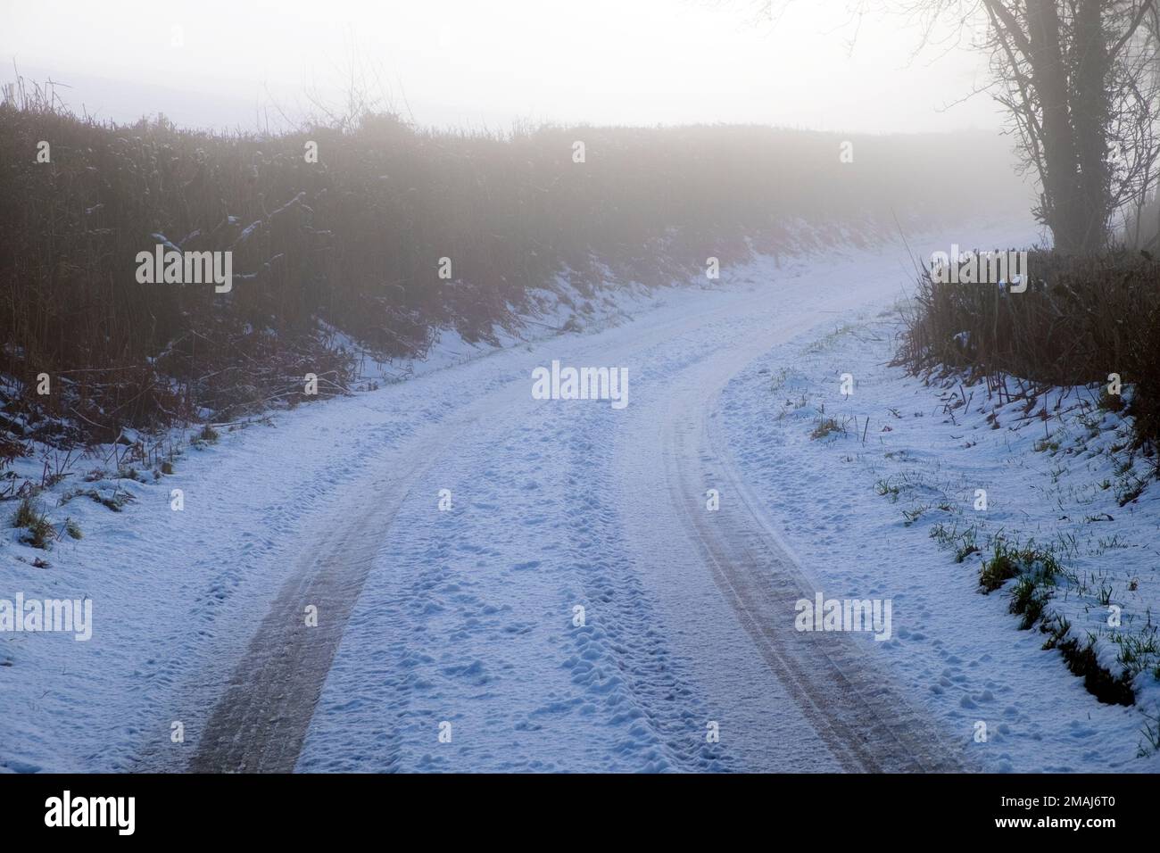 Feldwege im schnee -Fotos und -Bildmaterial in hoher Auflösung – Alamy