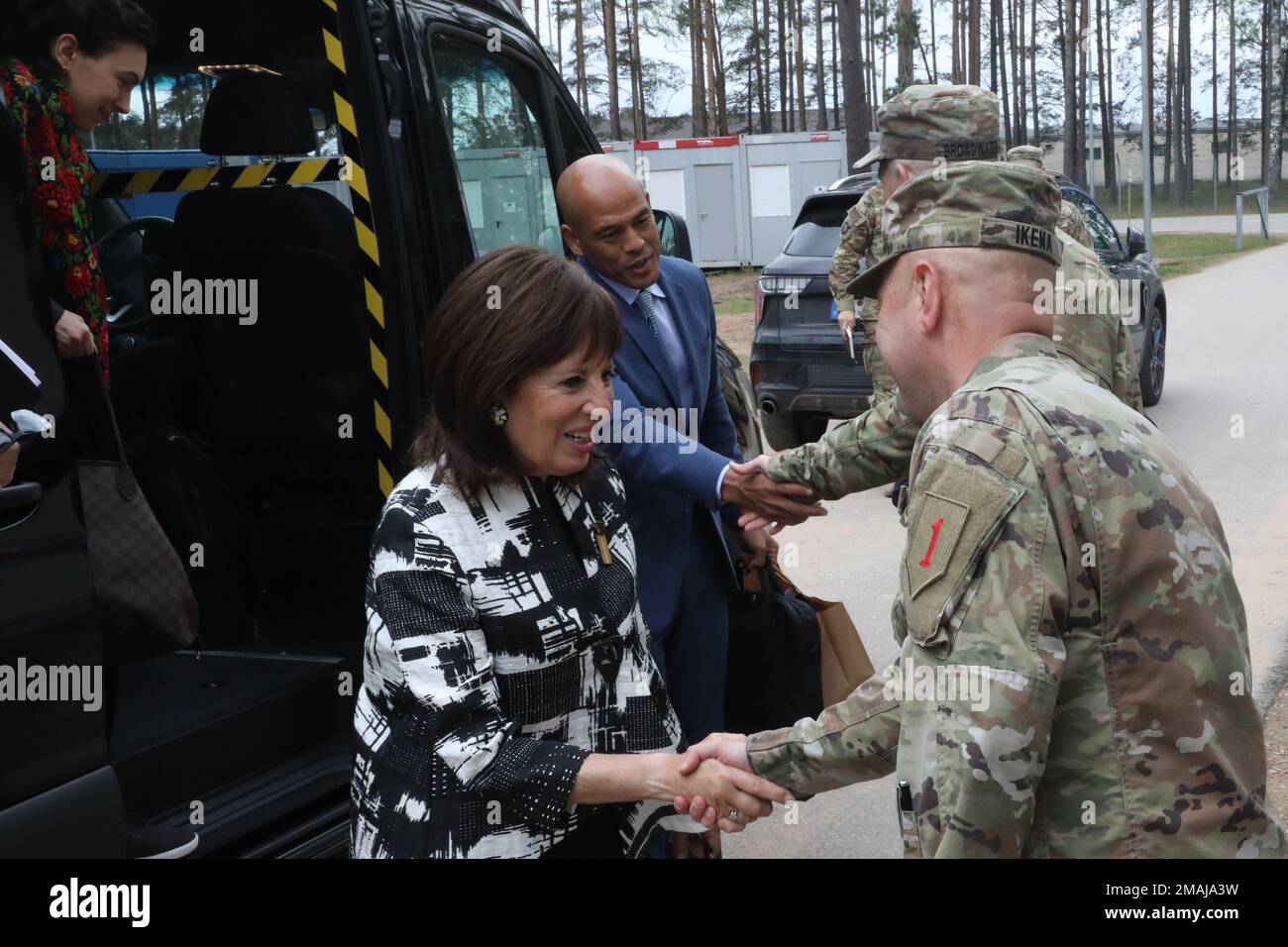 USA Armeekollege Richard J. Ikena, Befehlshaber der 1. Artillerie der ...